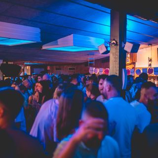 El Péndulo Restaurant Beach Club Club Barcelona | Events | Tickets ...